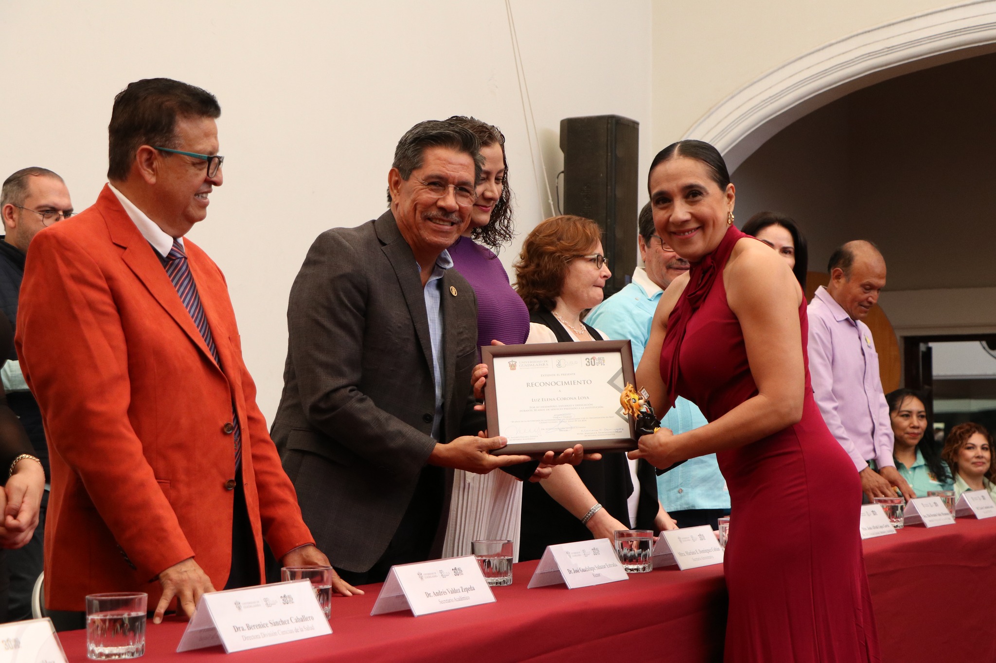 CUSur reconoce la trayectoria de su personal en ceremonia conmemorativa ...
